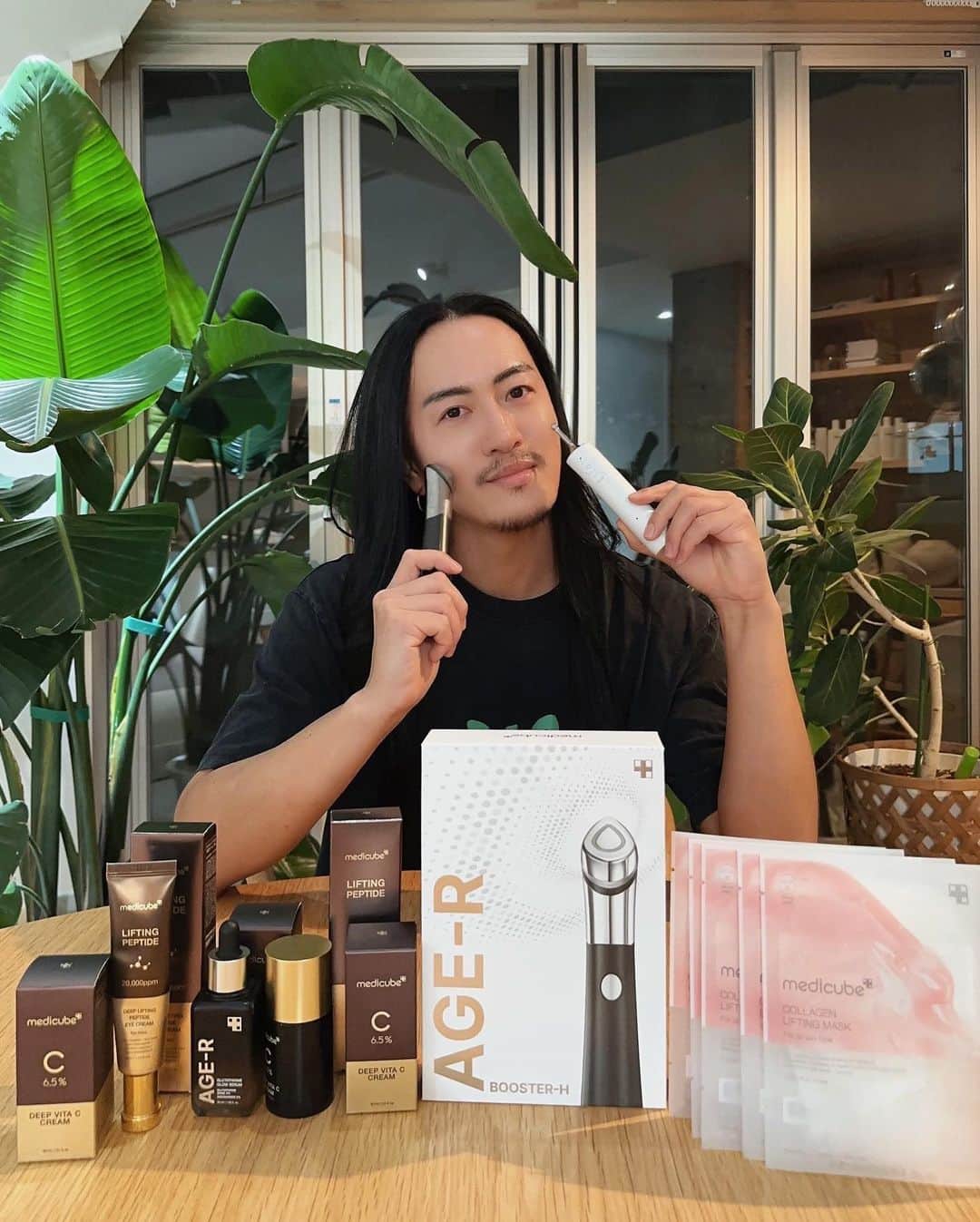 JunJunさんのインスタグラム写真 - (JunJunInstagram)「. 💚🚨皆様へお知らせです🚨💚 medi cube最新作 美顔器コラボ第2段‼️ 今回の新作美顔器は、目元のくすみ ...