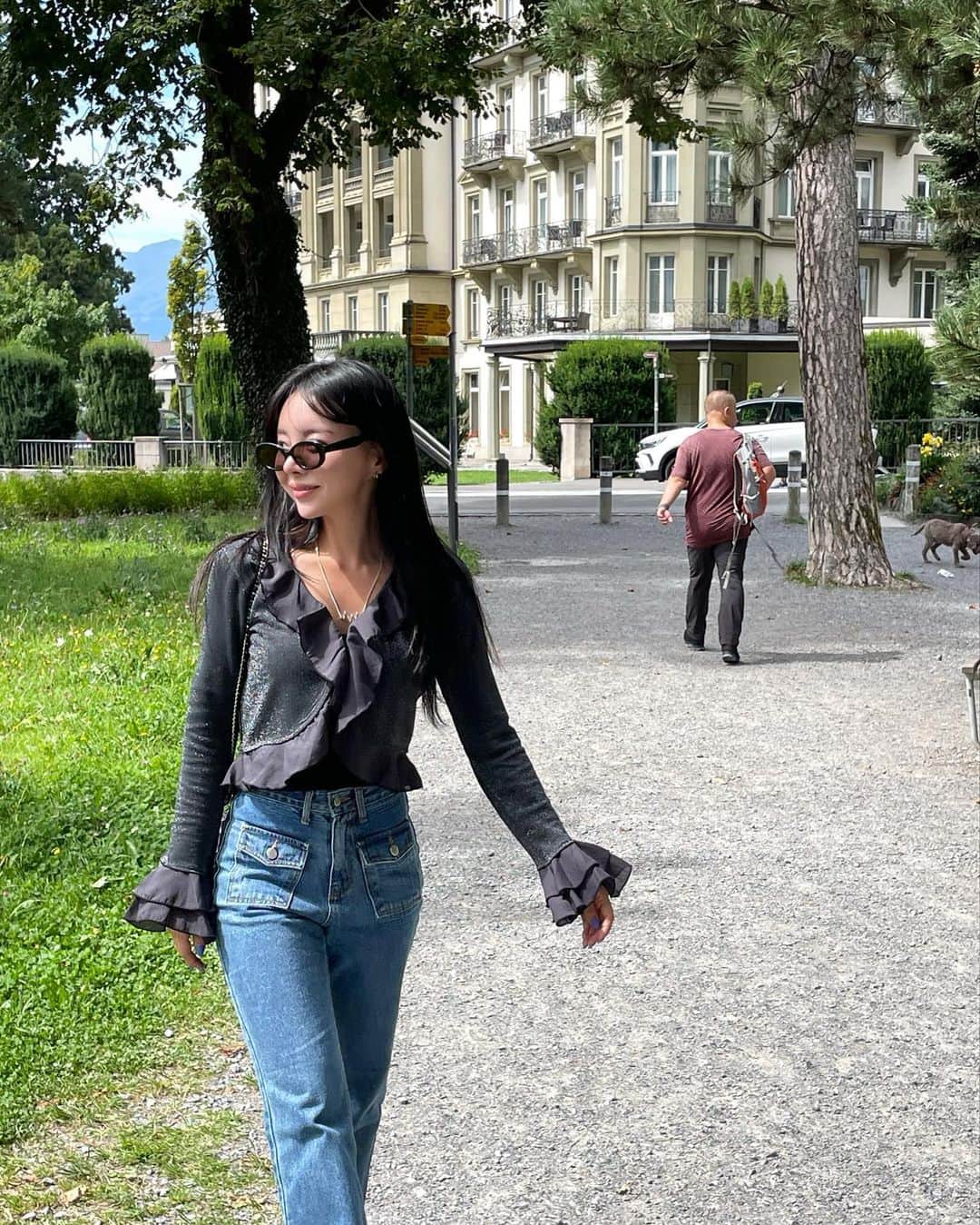 MeJiwooさんのインスタグラム写真 - (MeJiwooInstagram)「스위스 못 잃어… ㅋㅋㅋㅋ💚🩵💙 끊임없는 사진첩 보물창고💦 9-1에 올라간 포켓 포인트 데님, 진청 ...