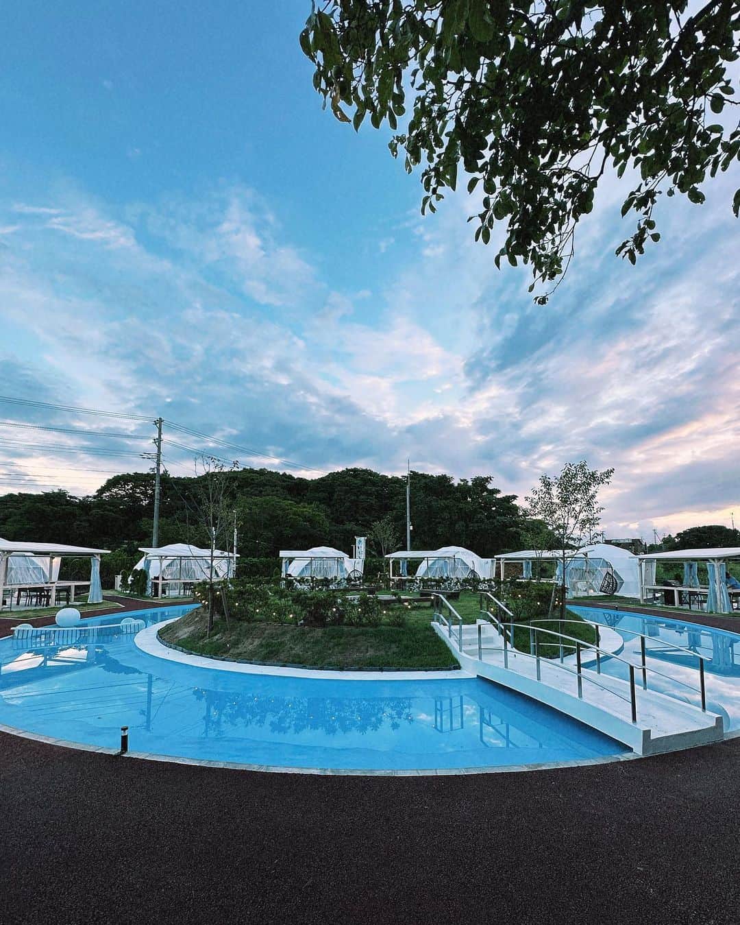 イアリサさんのインスタグラム写真 - (イアリサInstagram)「秋田県にかほ市にある @99glam.official に彩ちゃんと行ってきました🏕️ と、に、か、く ご飯が最高に ...