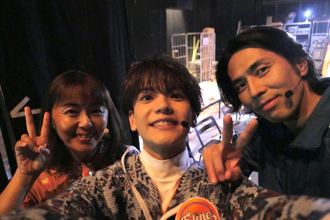 中島颯太さんのインスタグラム写真 - (中島颯太Instagram)「舞台 #BTTM3 明日から東京公演スタート‼️ 家族で写真撮りました📸 息子の自撮りで！ いい写真！！ #袴田吉彦 さん ...