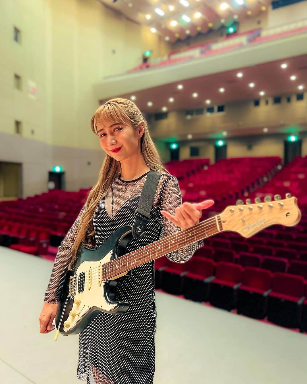 サラ・オレインさんのインスタグラム写真 - (サラ・オレインInstagram)「Thank you 藤沢! 🤘 Japanese surf ...