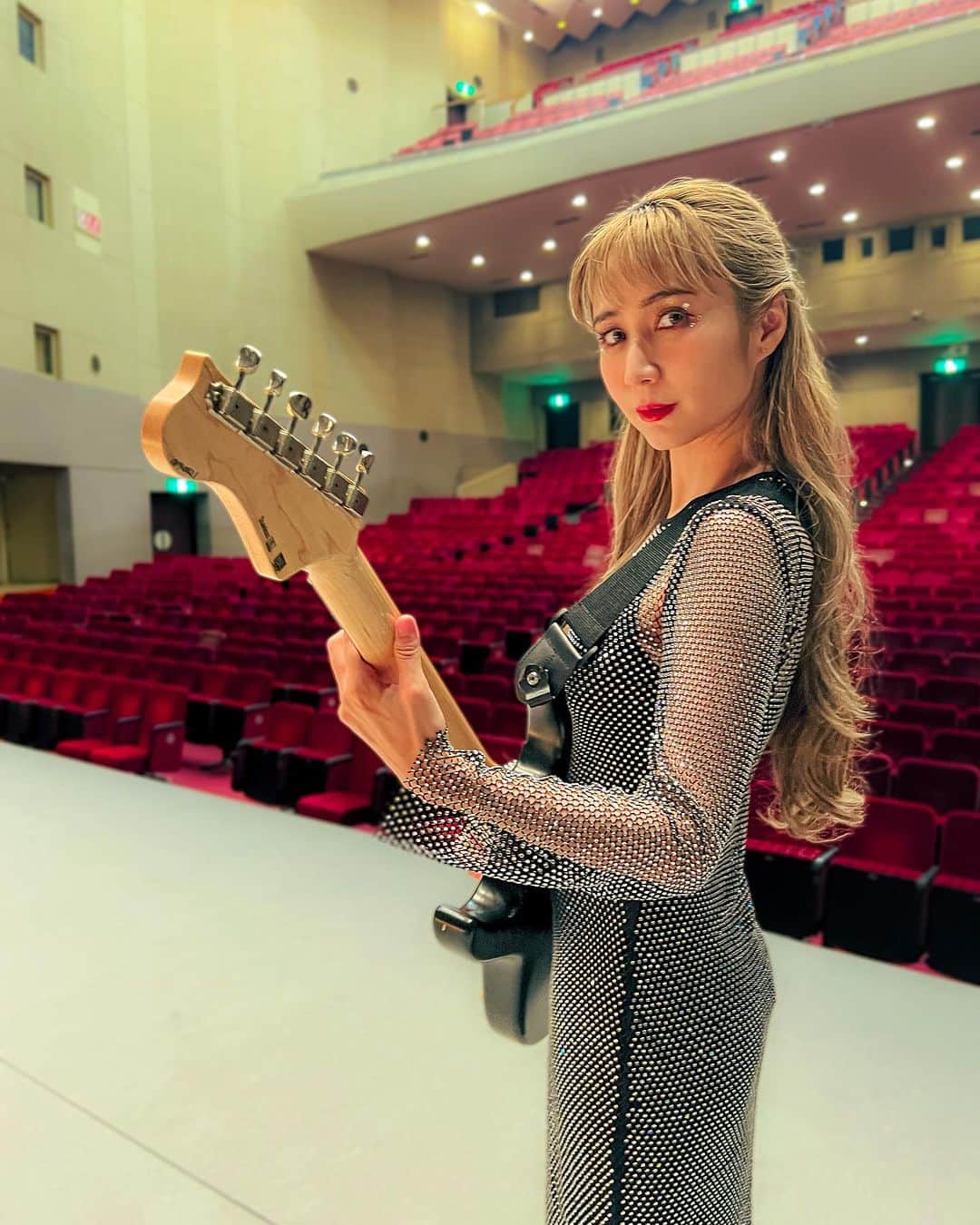 サラ・オレインさんのインスタグラム写真 - (サラ・オレインInstagram)「Thank you 藤沢! 🤘 Japanese surf ...