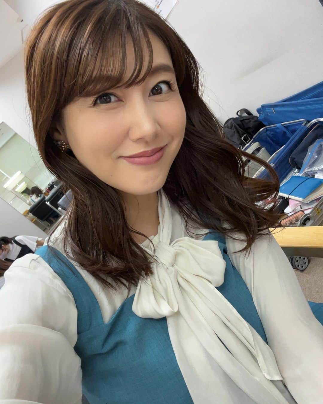 安めぐみさんのインスタグラム写真 安めぐみinstagram 「そして今日は、 午後から収録に行っていました☺️ 合間のパチリっ