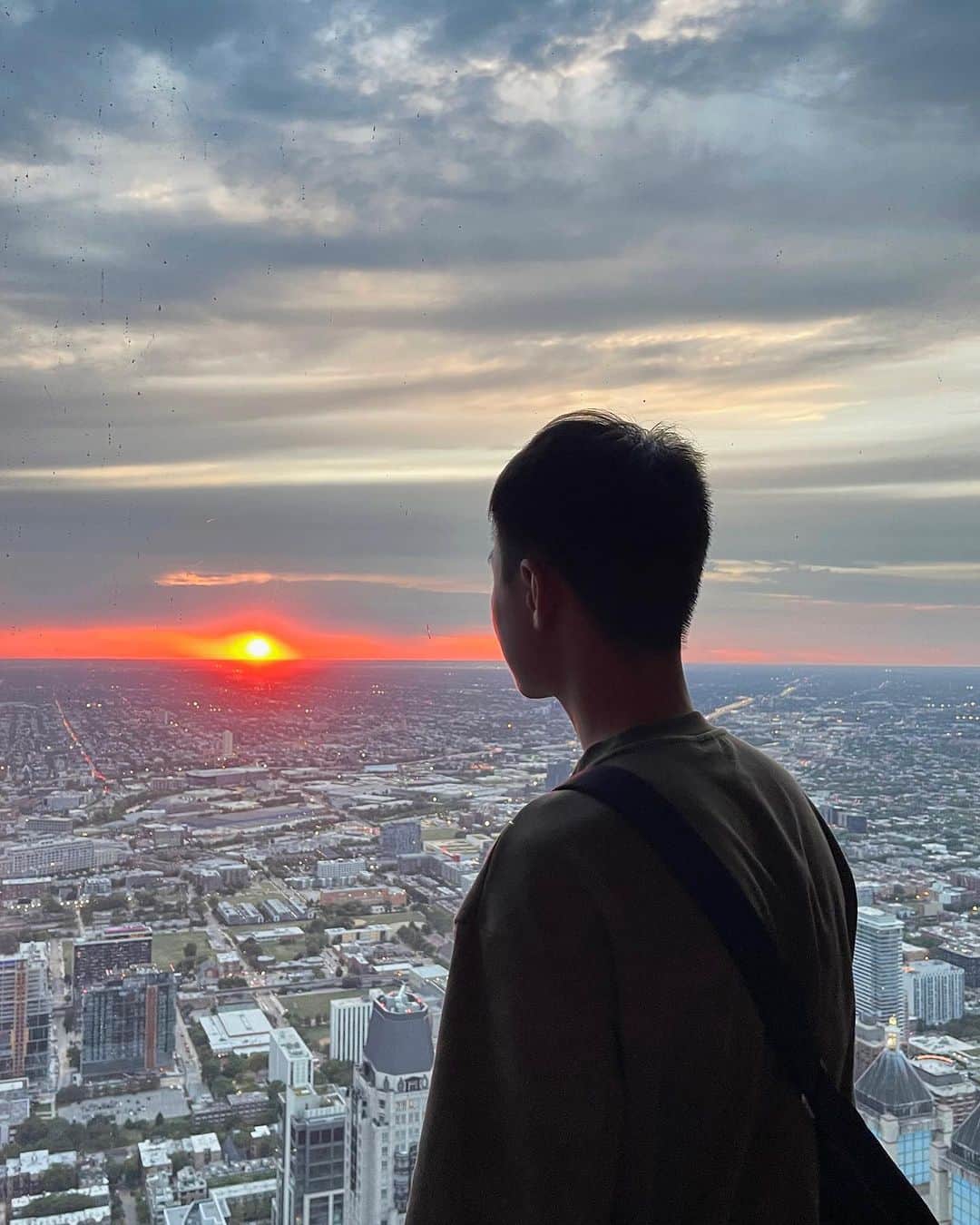 葉晟睿さんのインスタグラム写真 - (葉晟睿Instagram)「☁️ Hello, Chicago! 🏙️ ⠀ #kalvintravel ...
