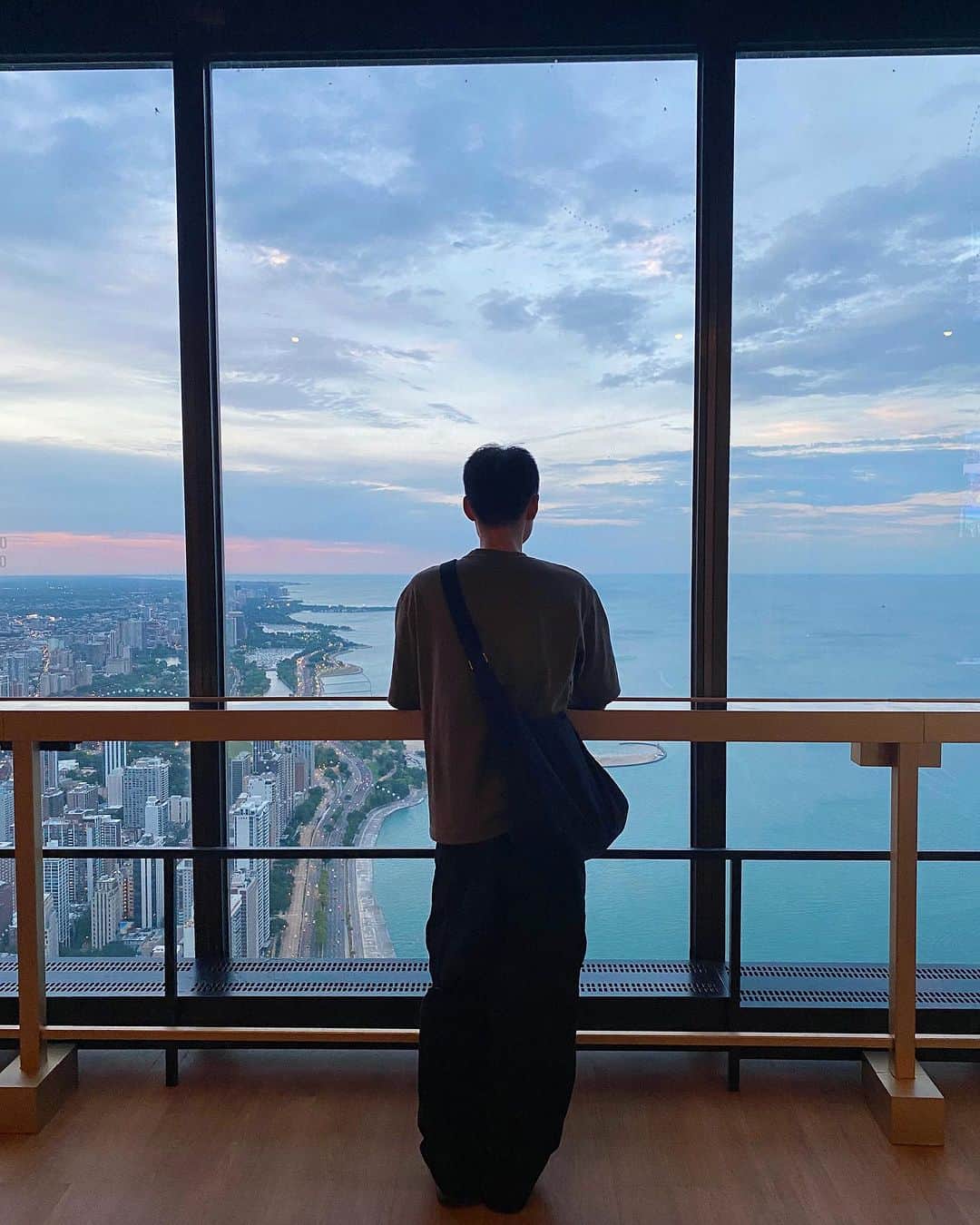 葉晟睿さんのインスタグラム写真 - (葉晟睿Instagram)「☁️ Hello, Chicago! 🏙️ ⠀ #kalvintravel ...