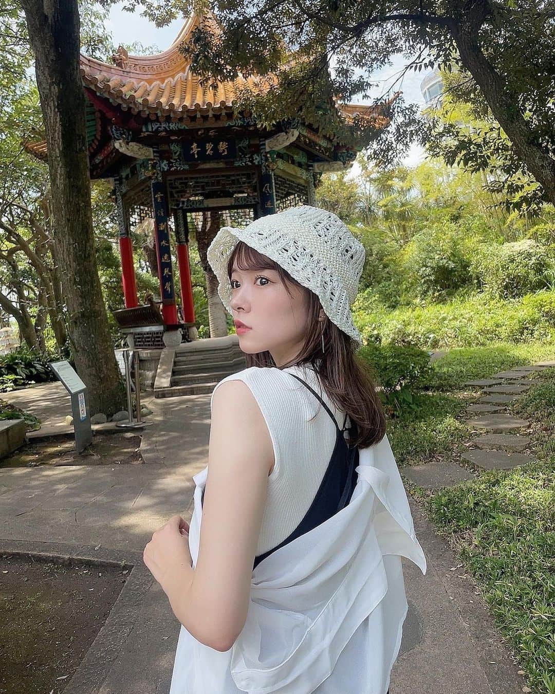 橋本紗奈さんのインスタグラム写真 - (橋本紗奈Instagram)「面白い建物があったのでパシャリ📸 . . . 夏より秋が好き...🍂 ...