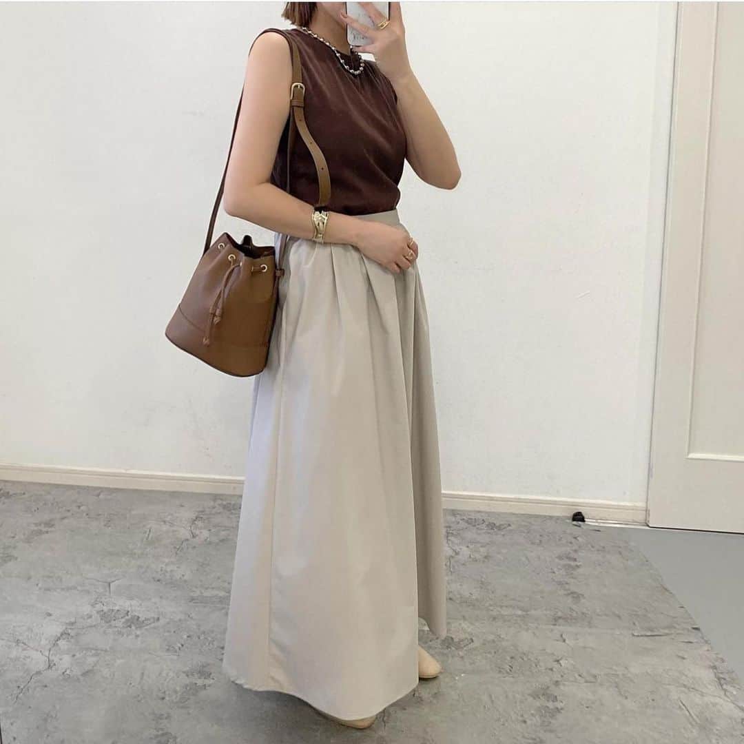 4yuuu!さんのインスタグラム写真 - (4yuuu!Instagram)「これはイロち買い案件 ‼️ UNIQLOのロング丈スカート👗 今回は、 @rococo39 さんの投稿をお借りして ...