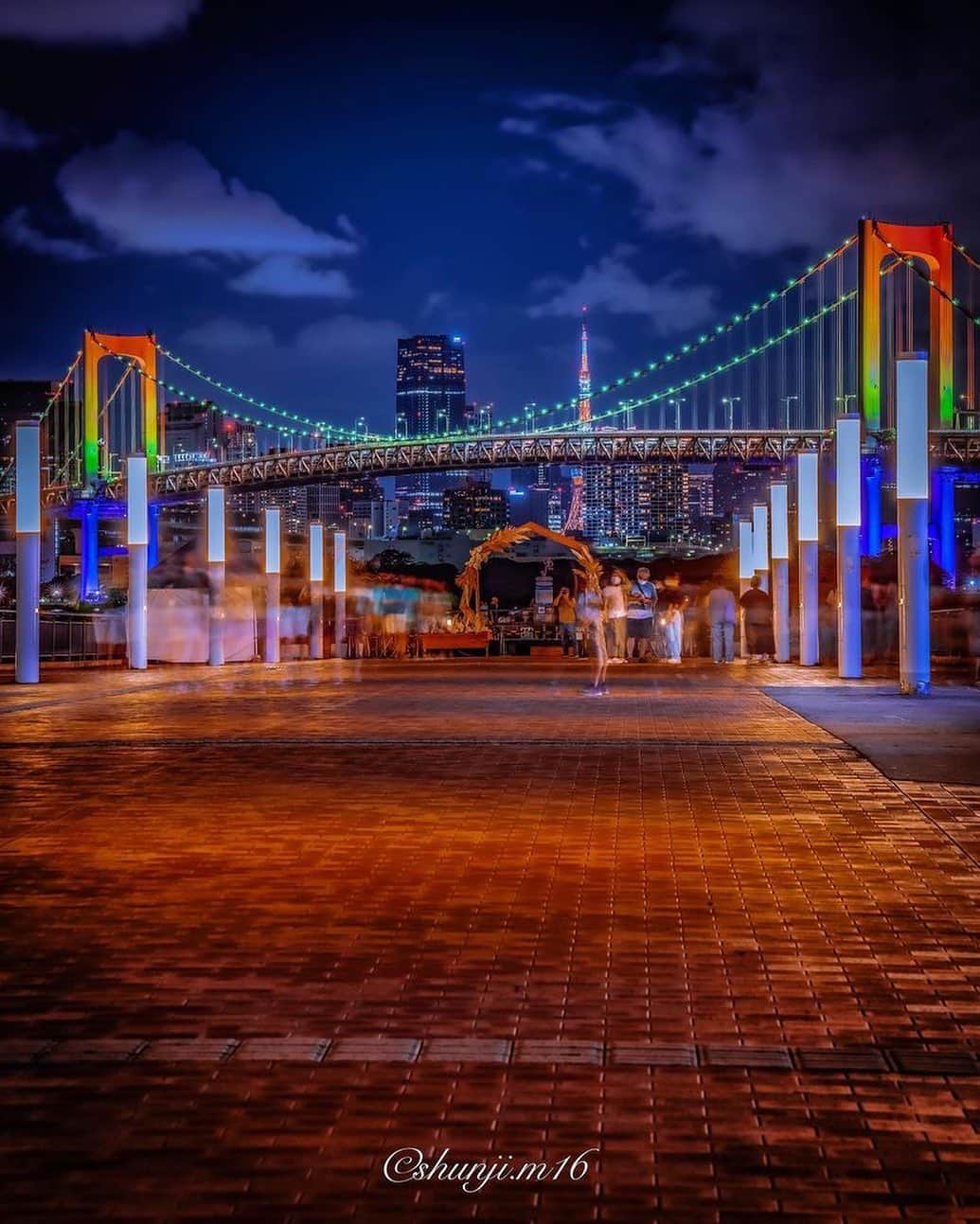 東京タワーさんのインスタグラム写真 - (東京タワーInstagram)「. 先日、開通30周年を迎えた レインボーブリッジ🌈 レインボーブリッジは 毎晩虹色に輝いている訳ではなく、 東京 ...
