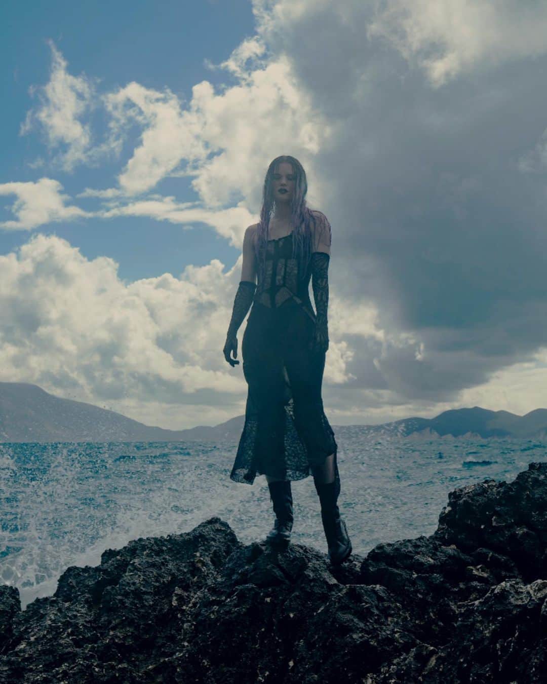 アルヴィダ・バイストロムさんのインスタグラム写真 - (アルヴィダ・バイストロムInstagram)「I do feel like I ate in this self-portrait ...