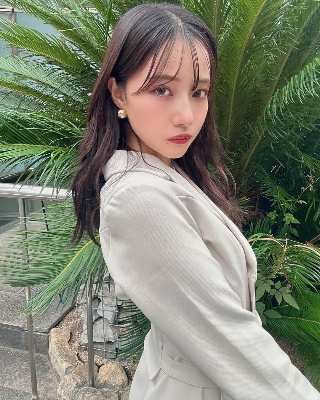 村瀬紗英さんのインスタグラム写真 - (村瀬紗英Instagram)「#dailylook 今日も1日お疲れさまでした♪ 人気のジャケットワンピ(: AWではサッシュベルト付きで登場します🩶 ...