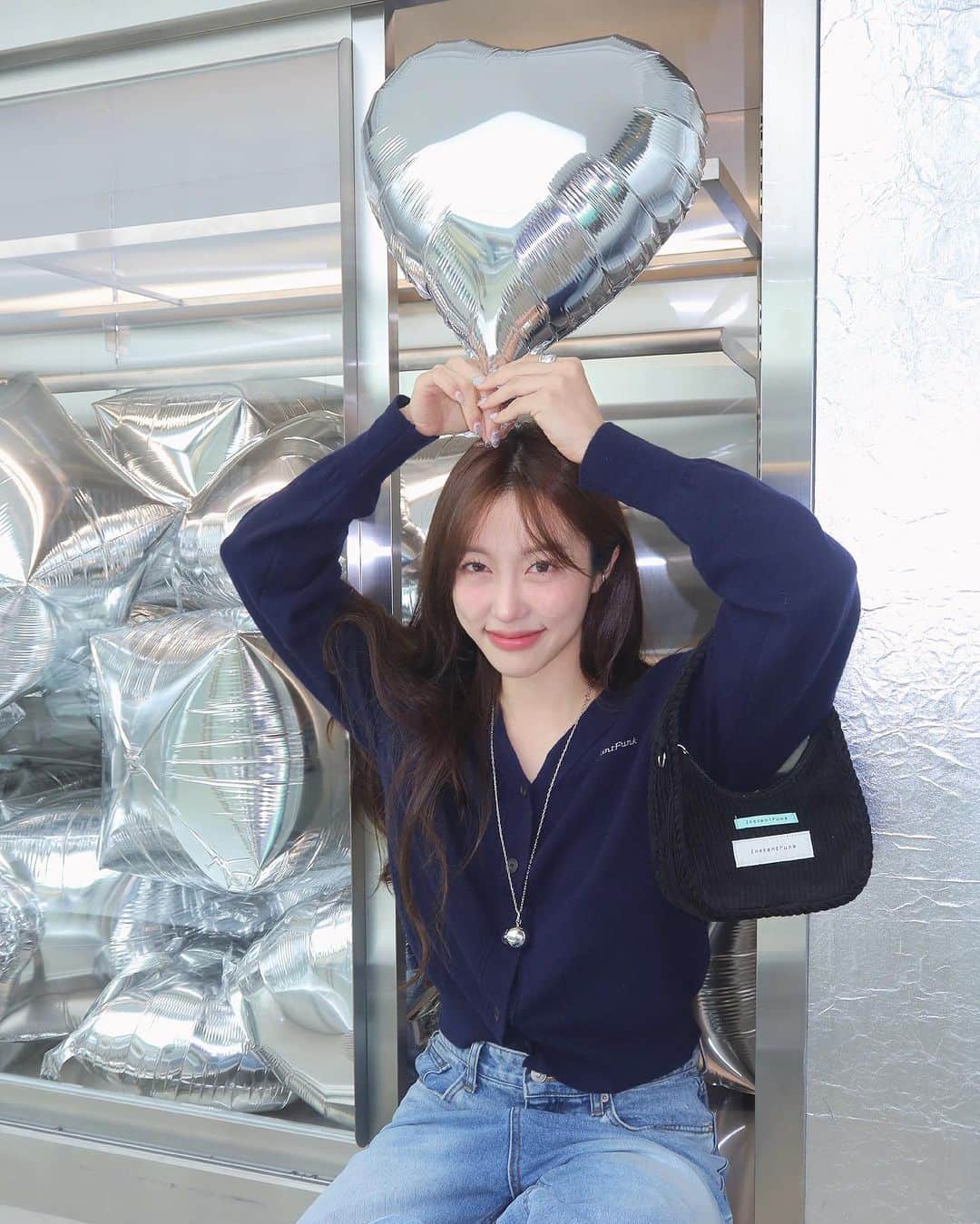 COCO さんのインスタグラム写真 - (COCO Instagram)「@instantfunk_official 🩵🤟🏻 펑순이여서 행복한 가을🫶🏻 남자옷도 넘 이쁘다🤤 #인스턴트 ...