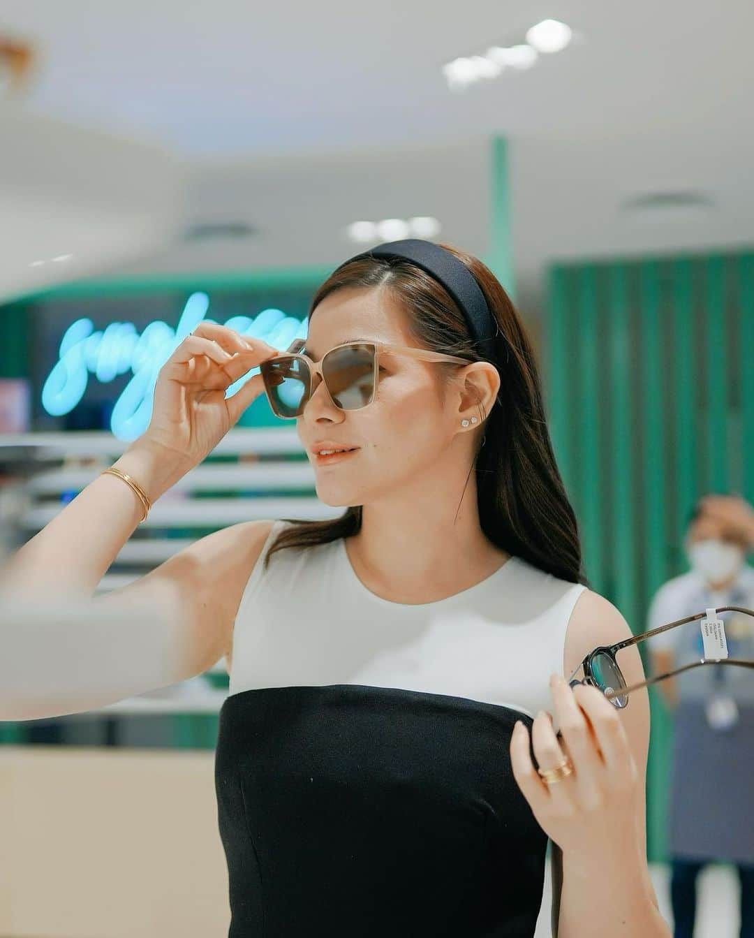 ベア・アロンゾさんのインスタグラム写真 - (ベア・アロンゾInstagram)「That time when I went to visit the EO store in UP town ...