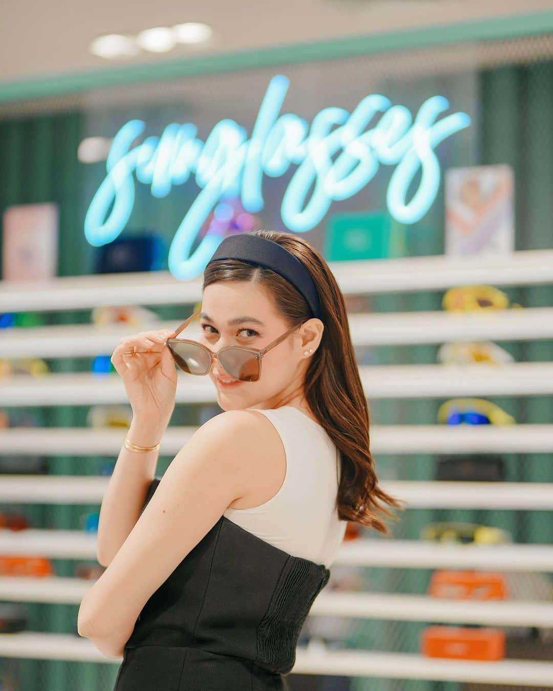 ベア・アロンゾさんのインスタグラム写真 - (ベア・アロンゾInstagram)「That time when I went to visit the EO store in UP town ...