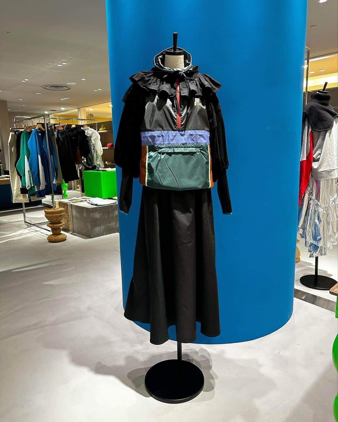 樹神さんのインスタグラム写真 - (樹神Instagram)「HeRIN.CYE(ヘリンドットサイ)初のコンセプトストアが新宿ルミネ2に本日オープン。 ビッグショルダーやオーバーサイズの ...