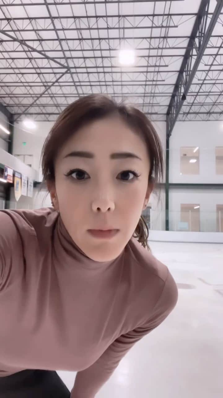 村主章枝さんのインスタグラム動画 - (村主章枝Instagram)「Another practice day… Trying to get back in shape.」9月8日 23時04 ...