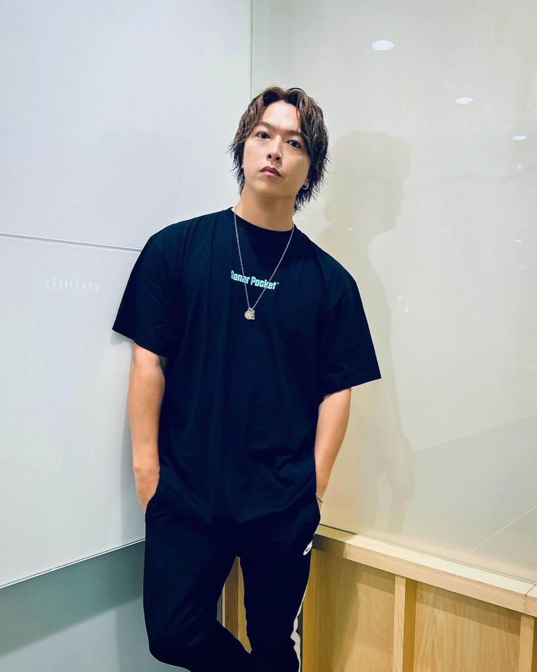 ko-daiさんのインスタグラム写真 - (ko-daiInstagram)「髪伸びたなぁ😎 今回のツアーTシャツ着てるんだけど、グッズはチェックしてくれた？？ ニコ生ありがとう ...