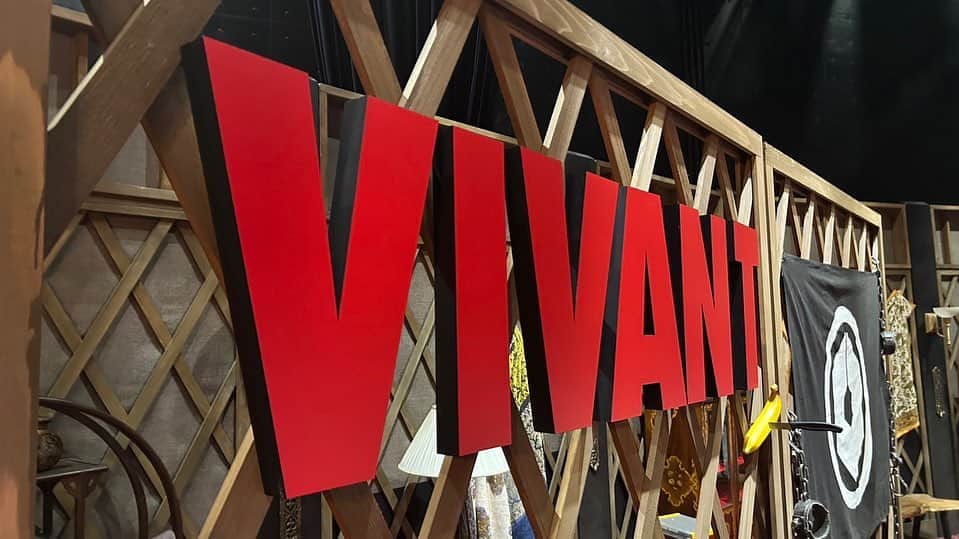 VIVANTさんのインスタグラム写真 - (VIVANTInstagram)「明日の #VIVANT 生放送SPの準備が着々と進んでいます🔥 豪華出演者のトークや副音声でスタジオで話す生裏話が ...