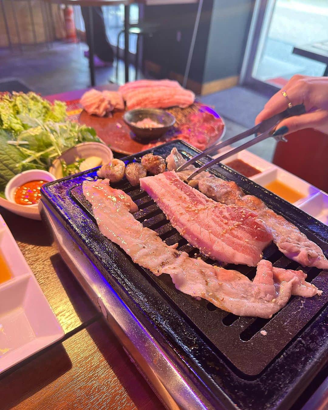 鳴上なごねさんのインスタグラム写真 - (鳴上なごねInstagram)「コミケ終わったので爆食期🍖 新大久保にサムギョプサルを食べに行きまし ...