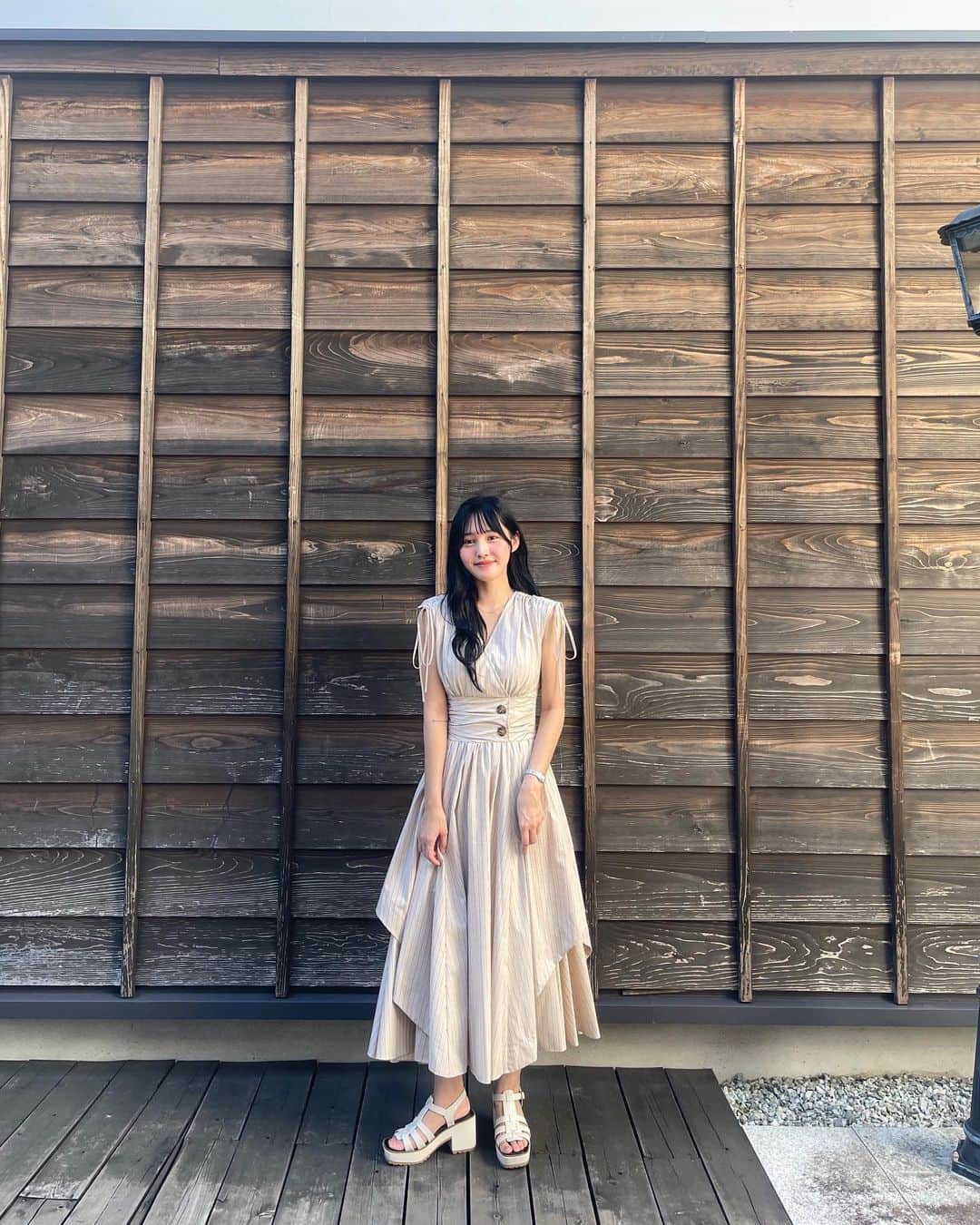 鹿の間さんのインスタグラム写真 鹿の間instagram 「🕯📜 夏のお気に入りワンピースとサンダル。 暑くて顔が茹でダコ🐙みたいに