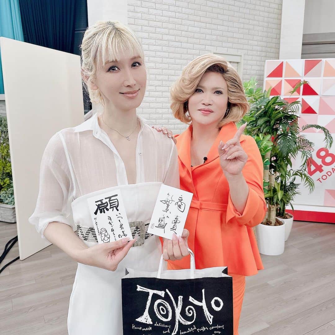 IKKO【公式】さんのインスタグラム写真 - (IKKO【公式】Instagram)「QVC生放送終わりで ご挨拶に来てくれましたぁ ️ ありがたいです‼️ ヒカルちゃん 頑張ってよー ️」8 ...