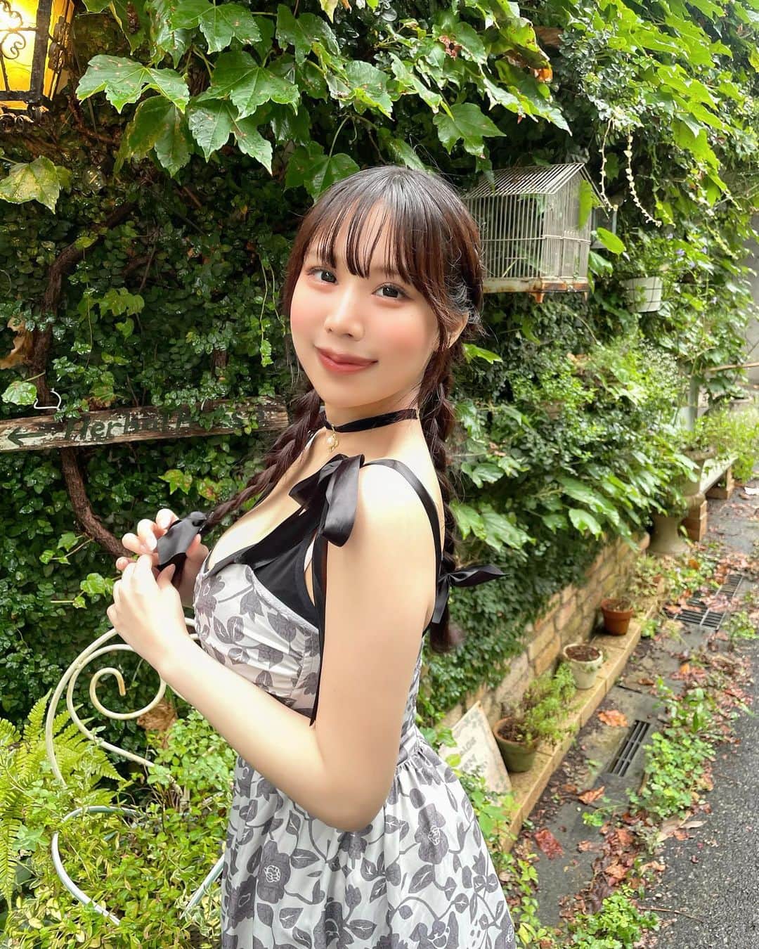 桃木兎羽さんのインスタグラム写真 - (桃木兎羽Instagram)「🌴 ️🌻🧡 ・ ・ 緑が沢山で癒されたの🫶 これからも幸せな気持ちにさせ ...