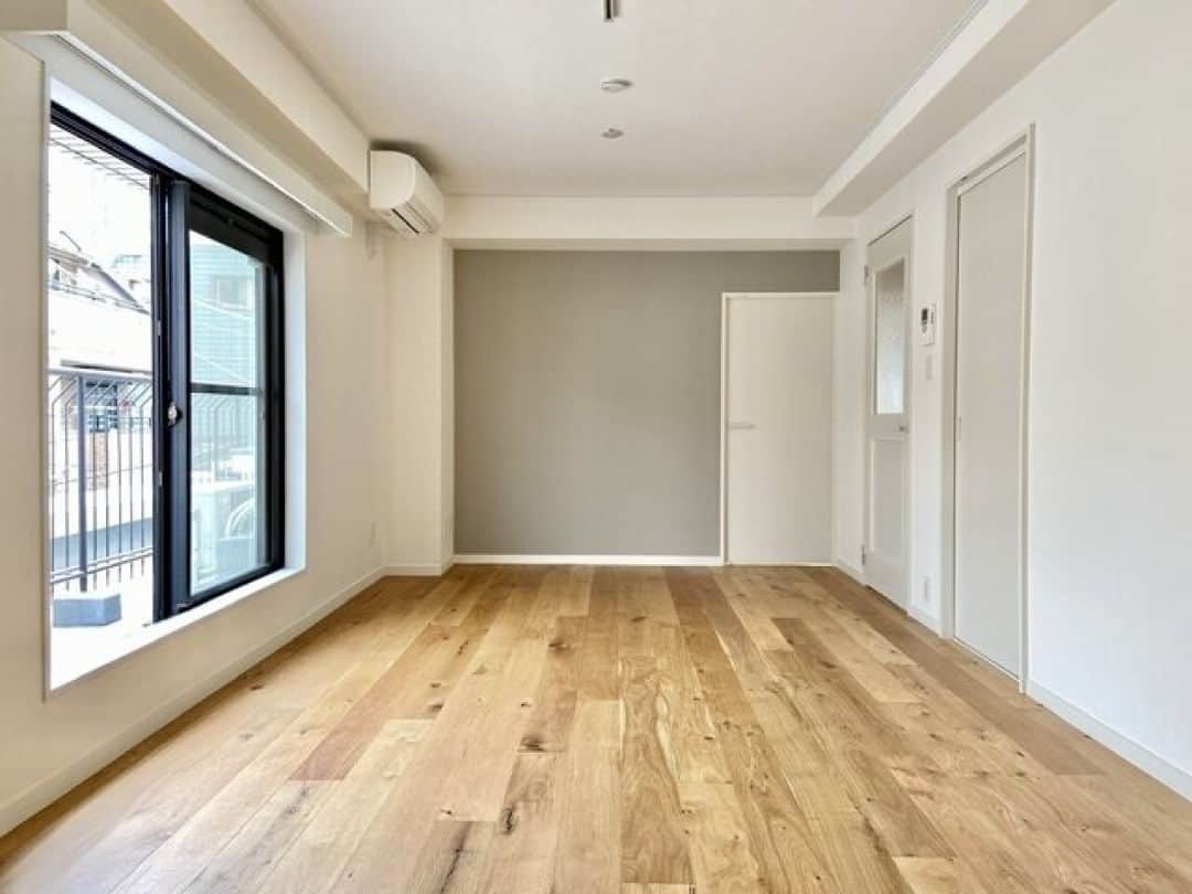 グッドルームさんのインスタグラム写真 - (グッドルームInstagram)「吹き抜ける風が心地良いシンプルナチュラルな空間 東京 #六本木 2LDK 54.9㎡ TOMOS 六本木ワルツ ...