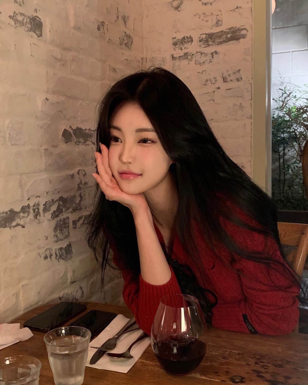 キム・ダビンさんのインスタグラム写真 - (キム・ダビンInstagram)「와인을 소주처럼 마시는 편」8月19日 22時05分 - daxbin
