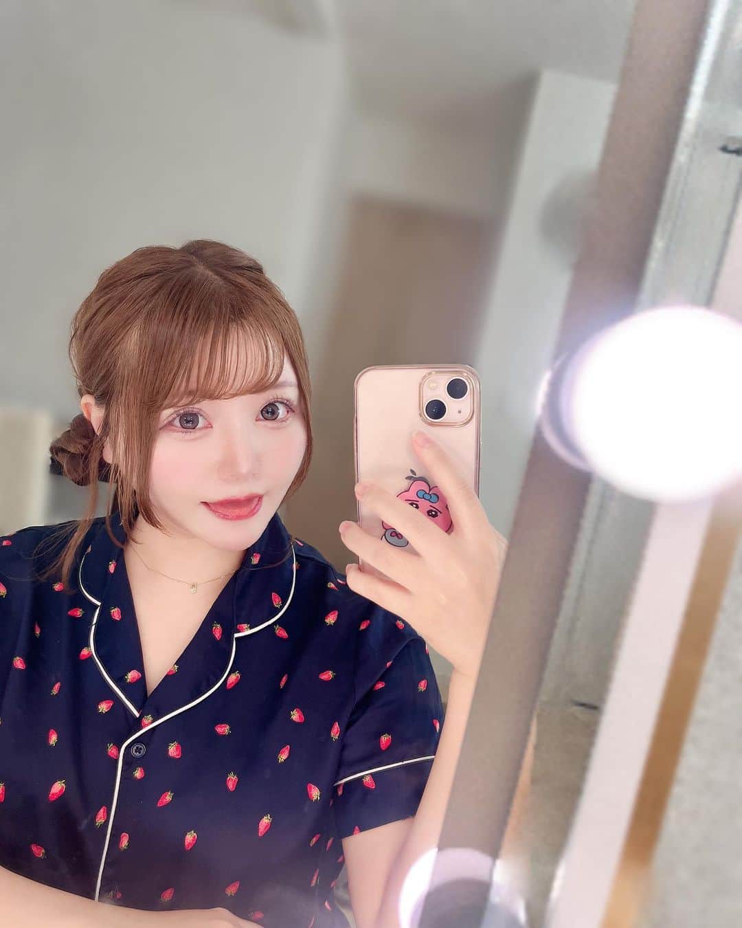 南まなさんのインスタグラム写真 南まなinstagram 「おはよ💜」8月20日 9時35分 Mana128