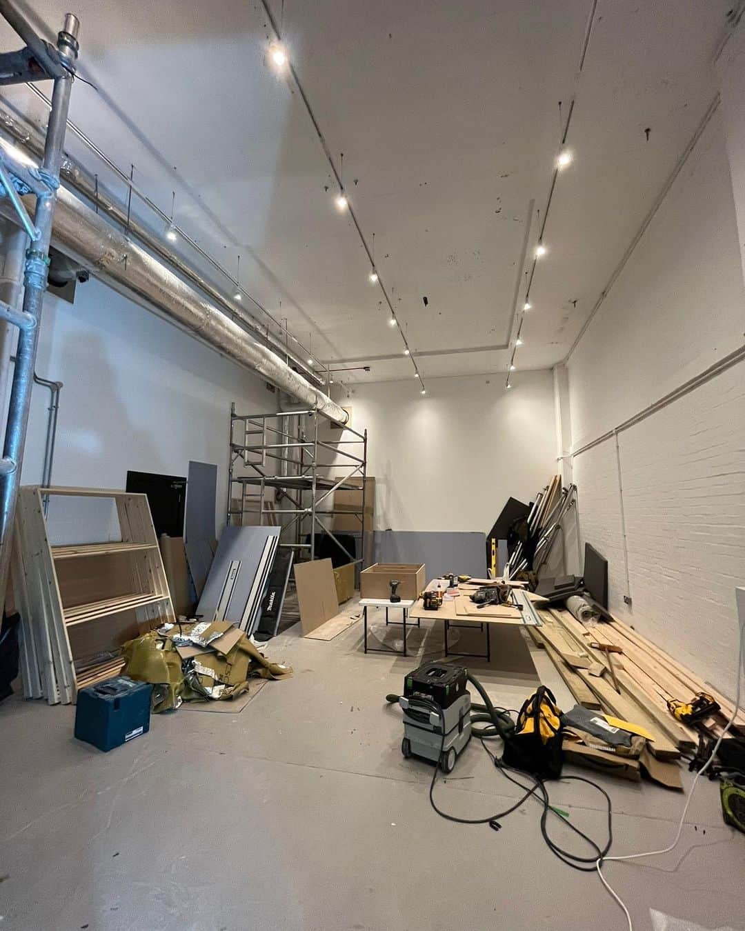 Jackson Harriesさんのインスタグラム写真 - (Jackson HarriesInstagram)「New studio ...