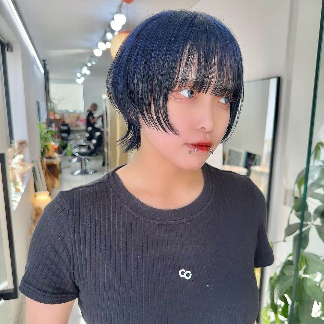 オオモトさんのインスタグラム写真 - (オオモトInstagram)「『顔周りのデザイン』参考になれば幸いです。🌿 ・ 髪型を変えていまと違う ...