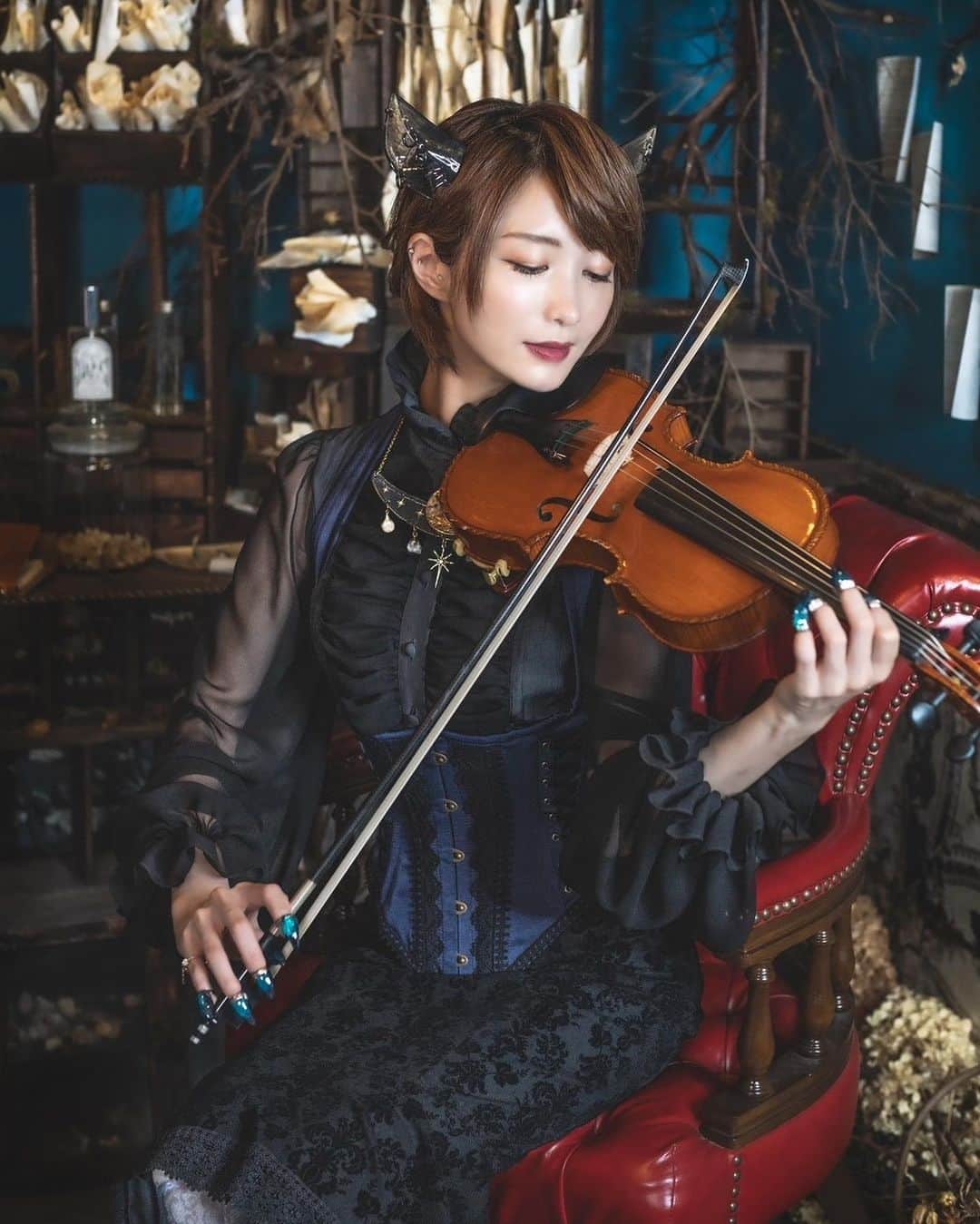 AYASAさんのインスタグラム写真 - (AYASAInstagram)「🐺 いつもお世話になっているリリィさんことririco:ramu様&東京飴屋爪粧様の作品のモデルをさせていただきました ...