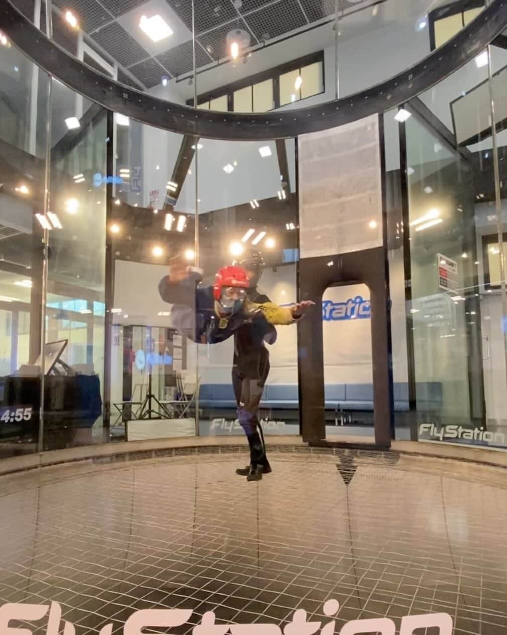 FlyStation JAPANさんのインスタグラム動画 - (FlyStation JAPANInstagram)「初めての方でも2フライト以上の申し込みで、約10mまで上がるタクシーフライ ...