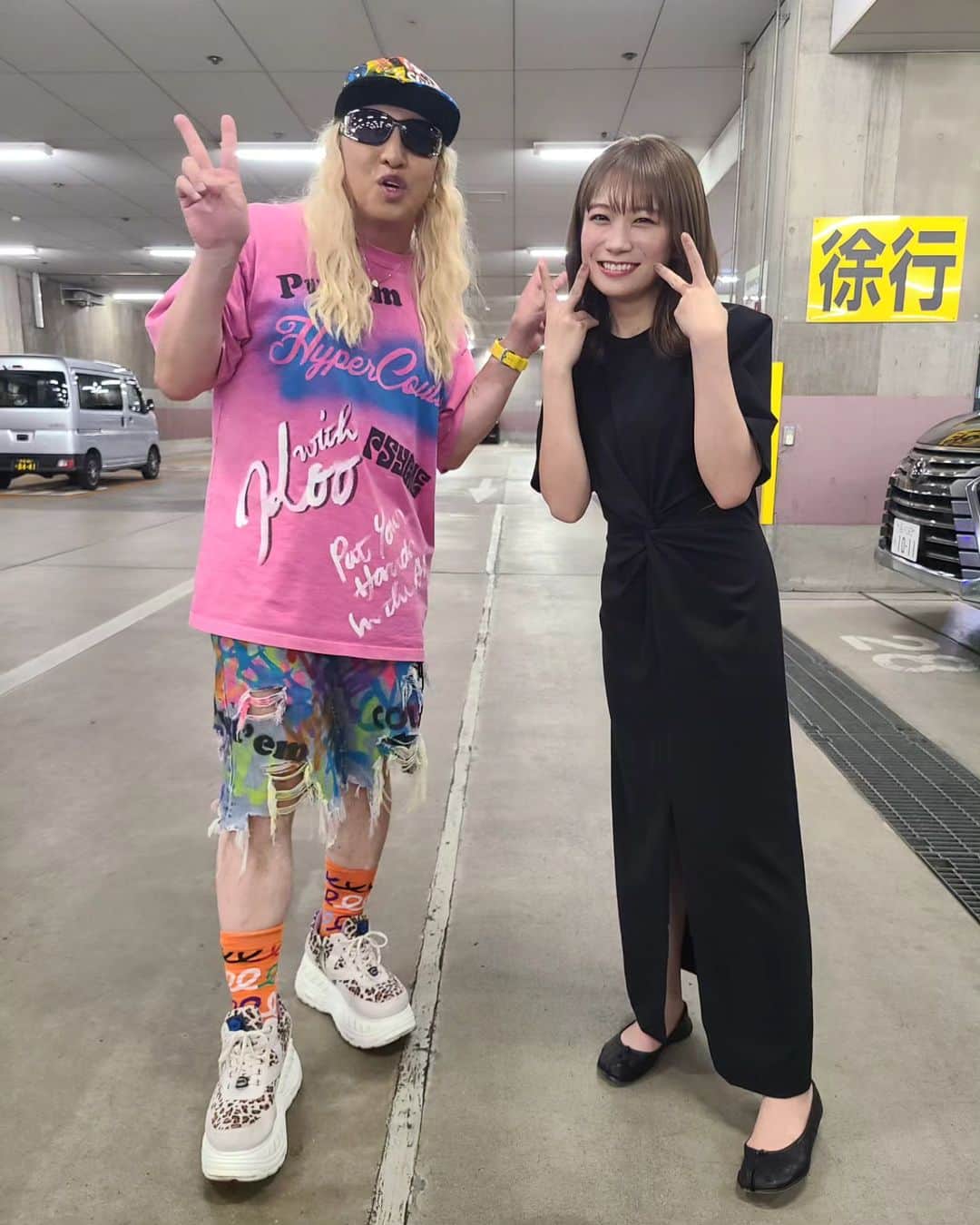 Dj Kooさんのインスタグラム写真 Dj Kooinstagram 「tbsの駐車場で秋元真夏ちゃんと遭遇 花束を持っていたので20日