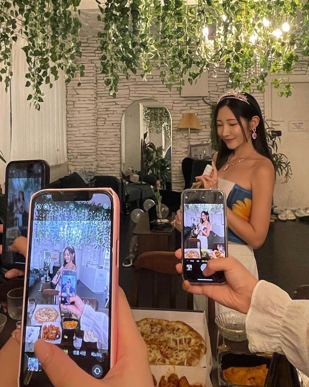 李起林さんのインスタグラム写真 - (李起林Instagram)「#협찬 #필더그린스튜디오 필더그린 스튜디오에서 친구들과 함께 한 송별회를 가장한 공쥬파티🤭💕 화이트 컬러와 초록 ...