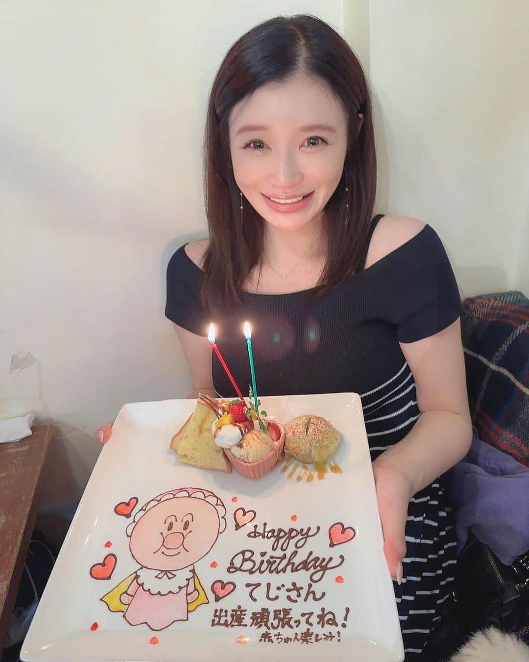 手島優さんのインスタグラム写真 手島優instagram 「・ いつものお犬会メンバーにちょっと早めのお誕生日祝いしてもらっちゃいまし