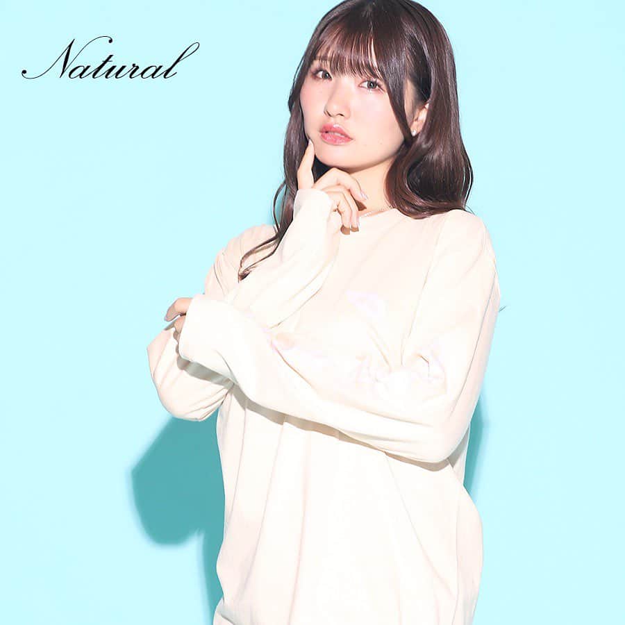 原つむぎさんのインスタグラム写真 - (原つむぎInstagram)「ロンT🥼 前にどこかのバンドのロンTで袖に文字が入っているデザインを見て ...