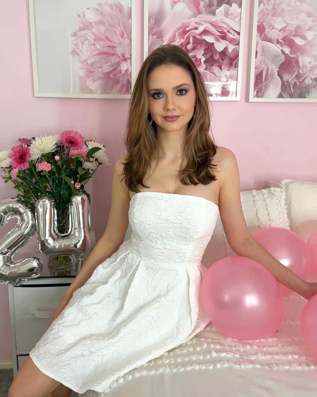 Dana Raeさんのインスタグラム写真 - (Dana RaeInstagram)「24 🎂🤍🎂 @FashionNova 🔎 ...