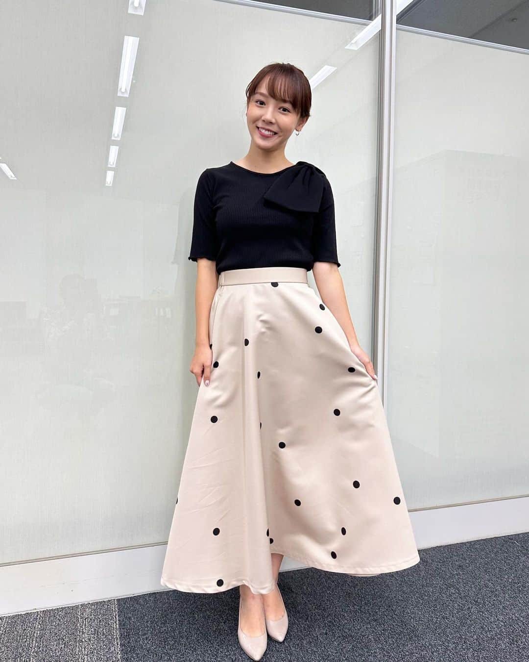 森千晴さんのインスタグラム写真 - (森千晴Instagram)「今日は肩に大きなリボンが🎀 ドットの入りかたも可愛かったです！ 0824(木) トップス、ボトムス @trecode ...