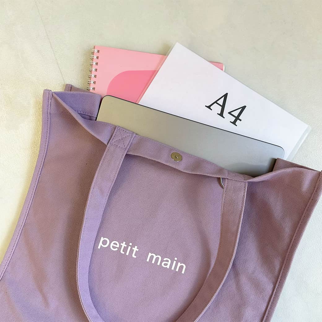 petit mainさんのインスタグラム写真 - (petit mainInstagram)「. ︎ New Item 推し活にも使えるマルチウェイトートバッグ！ 全10色展開！デイリー使いや ...