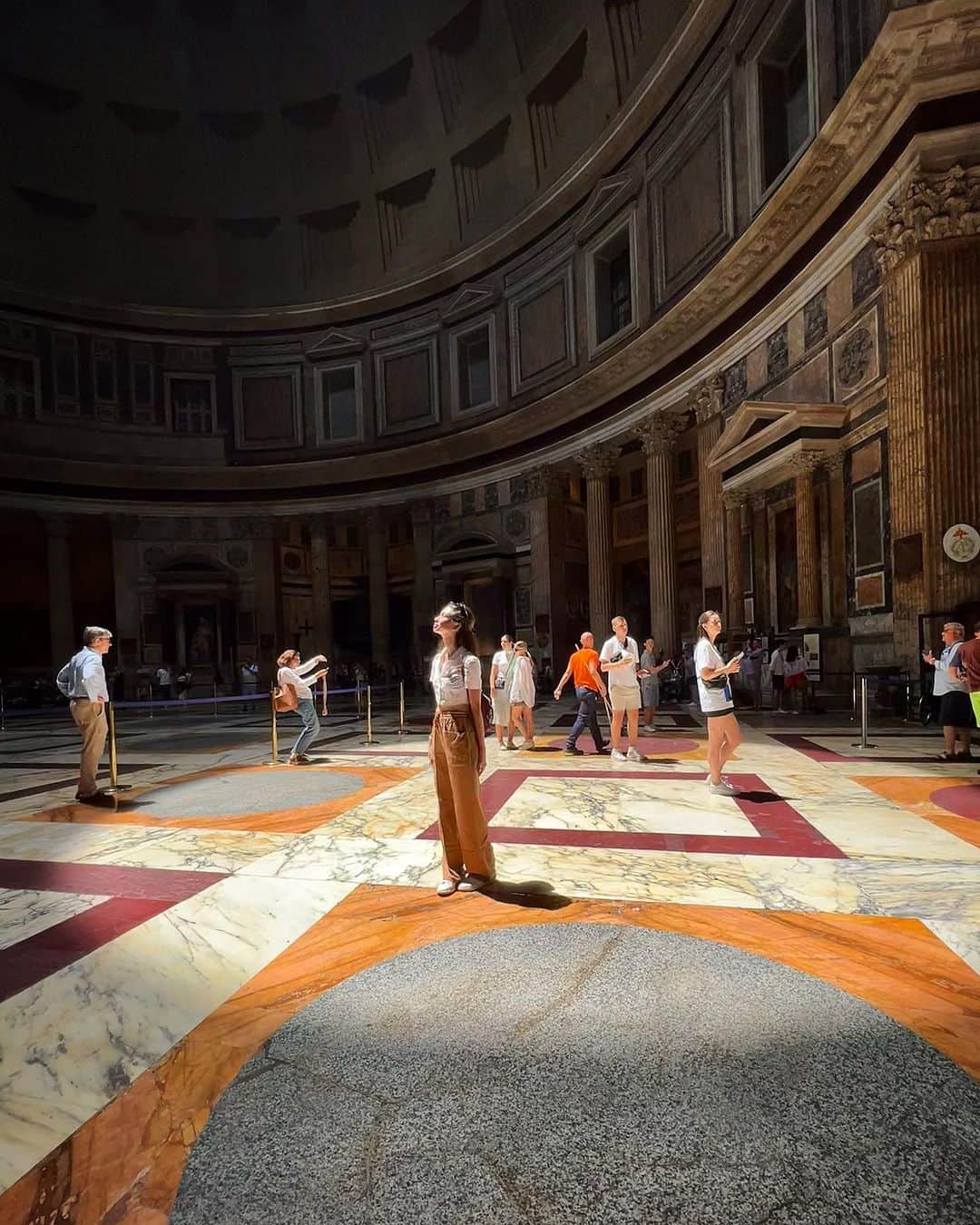 ユキ・カトウさんのインスタグラム写真 - (ユキ・カトウInstagram)「Insides of the Pantheon. A ...
