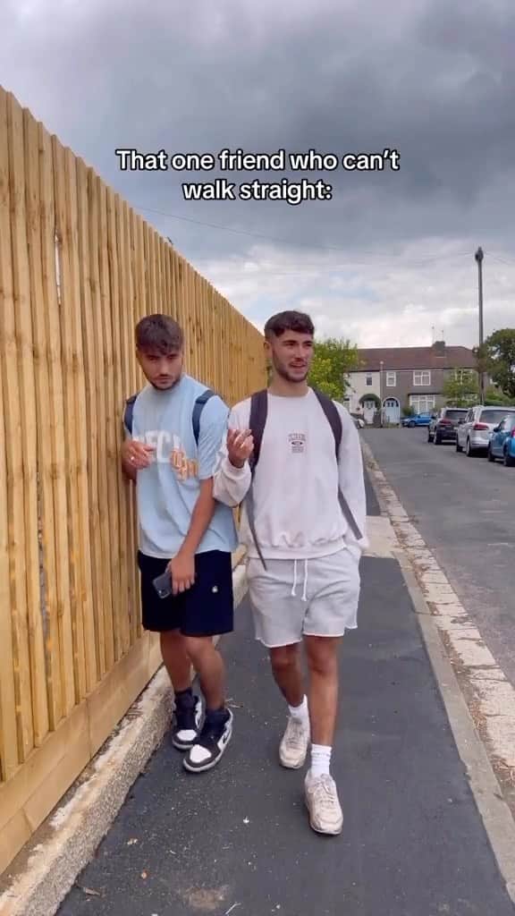 9GAGさんのインスタグラム動画 - (9GAGInstagram)「tag that friend 📹 @bludbrothers - #walking #walkstraight # ...