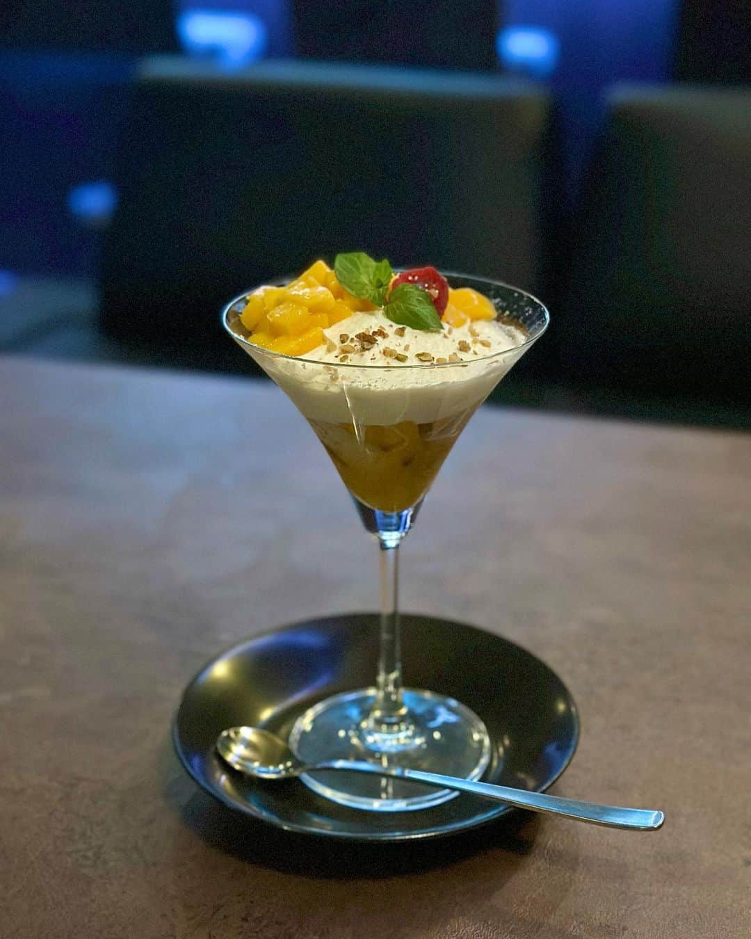 白井佑奈さんのインスタグラム写真 - (白井佑奈Instagram)「🍰 締めスイーツにぴったりなBAR🫶 『SWEETS BAR DANRO 赤坂スイーツバー』( @sweets_bar ...