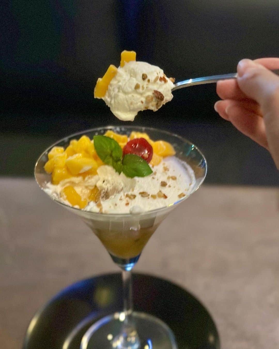 白井佑奈さんのインスタグラム写真 - (白井佑奈Instagram)「🍰 締めスイーツにぴったりなBAR🫶 『SWEETS BAR DANRO 赤坂スイーツバー』( @sweets_bar ...