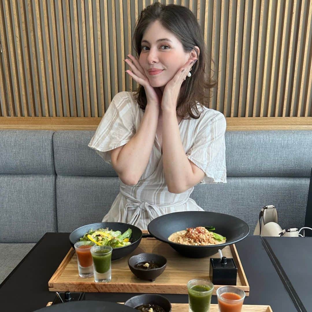 湊ジュリアナさんのインスタグラム写真 - (湊ジュリアナInstagram)「昨日は一日中表参道で用事がありました〜 友達と会って、前から気になってた @bemyflora_kitchen で ...