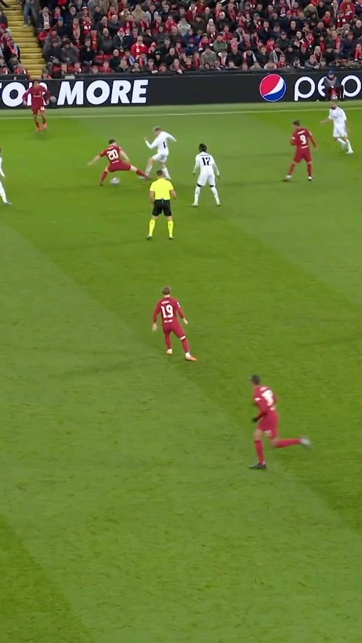 UEFAチャンピオンズリーグさんのインスタグラム動画 - (UEFAチャンピオンズリーグInstagram)「Valverde’s quick ...