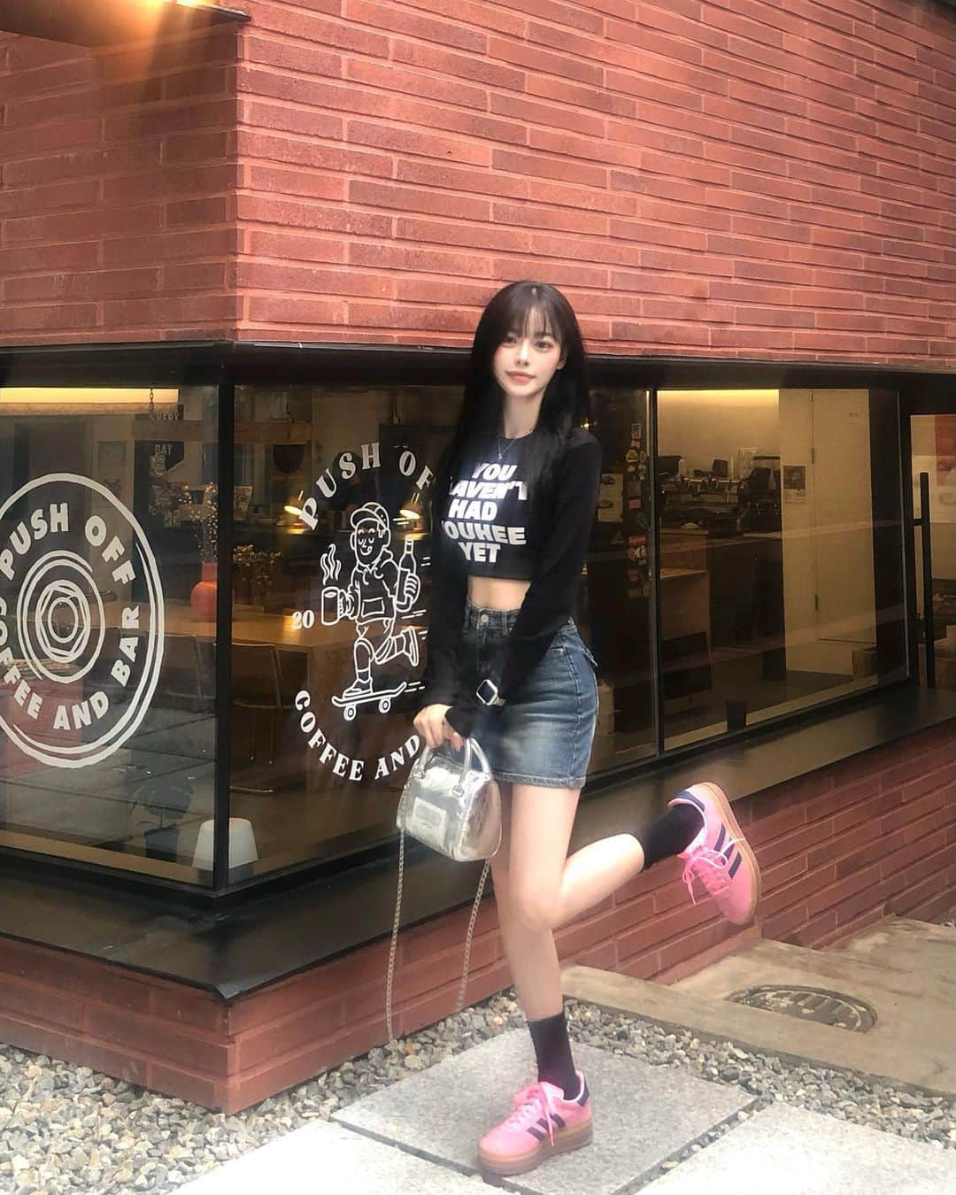 ウィ・ソンヒさんのインスタグラム写真 - (ウィ・ソンヒInstagram)「🩷🖤」8月26日 19時47分 - _seong_hee