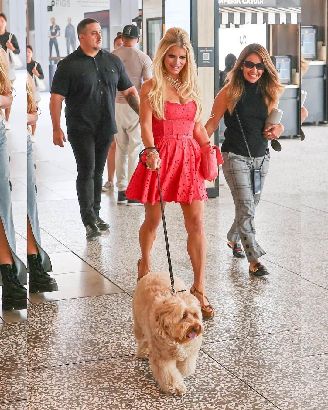 Just Jaredさんのインスタグラム写真 - (Just JaredInstagram)「Jessica Simpson enters ...