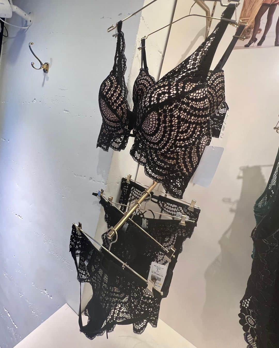 織香さんのインスタグラム写真 - (織香Instagram)「インポートランジェリー @annebra.jp アンブラの展示会へ👙 セクシーな下着と聞いてドキドキしてたけど💓実際に身につけると ...