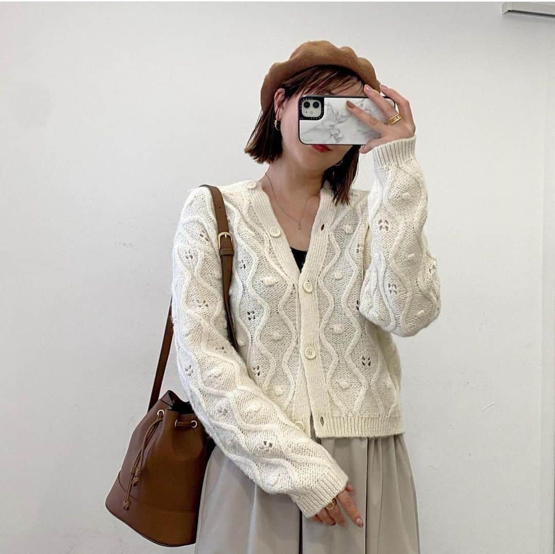 4yuuu!さんのインスタグラム写真 - (4yuuu!Instagram)「この秋🍂使える👆 【UNIQLO×INES】のカーディガン💛 今回は、 @rococo39 さんの投稿をお借りして ...