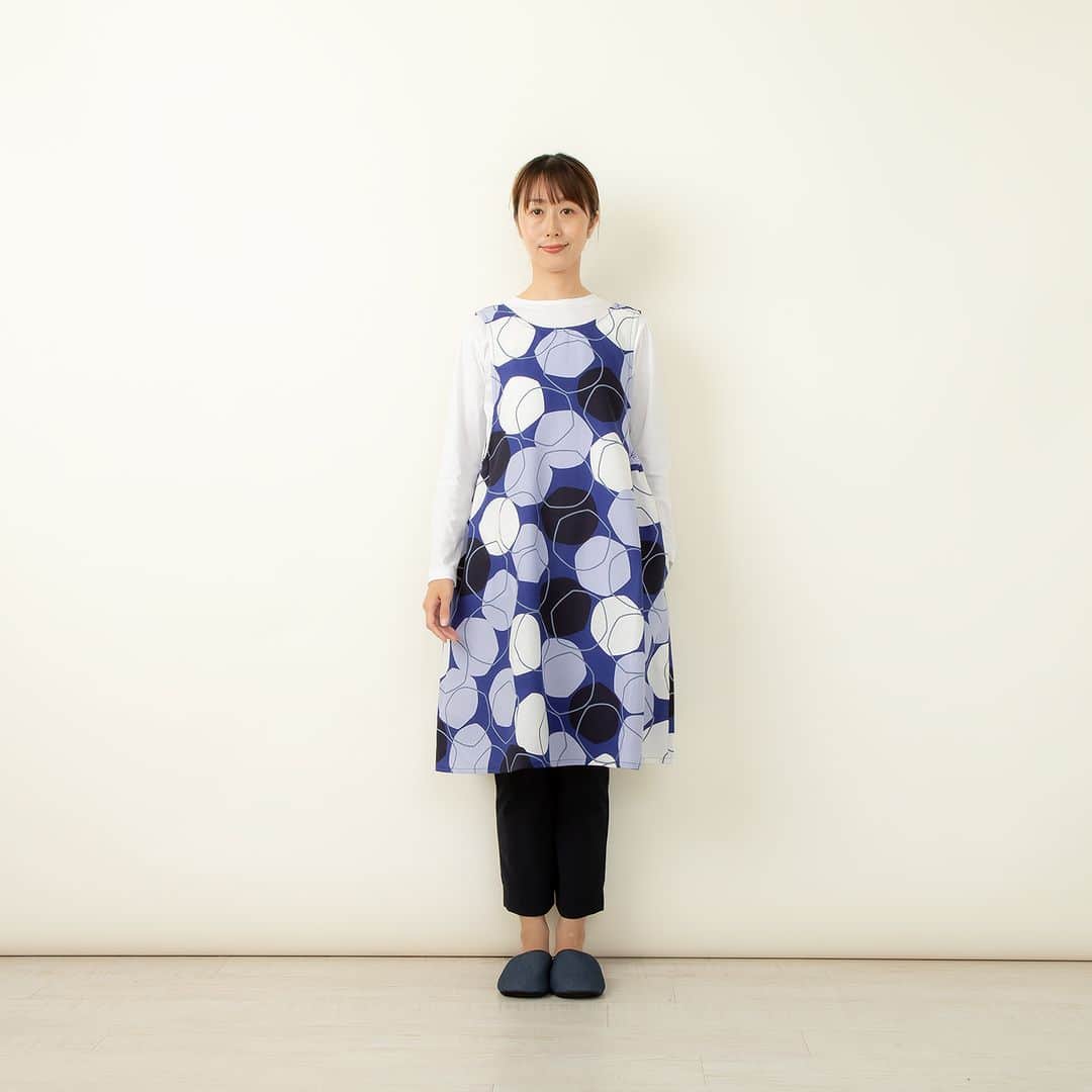 栗原はるみ「ゆとりの空間 」さんのインスタグラム写真 - (栗原はるみ「ゆとりの空間 」Instagram)「. \2wayで着られる！／ 「ストーンプリントエプロン」 印象的な柄が目を引く ...